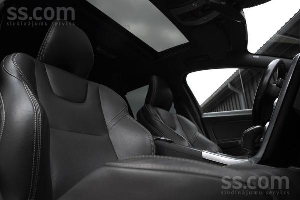 Black Volvo V60 2015 in Jelgava, with an engine capacity of 2.40 L and mileage of 255 thousand km for 9500 €, photo 9 on AUTOMOTO.COM.LV