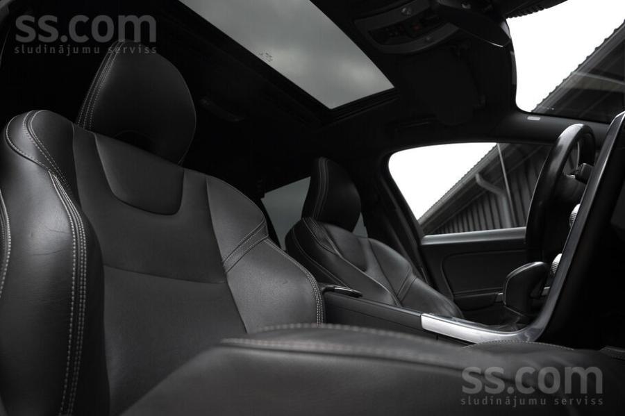 Melns Volvo V60 2015 Jelgava, ar dzinēja tilpumu 2.40 L un nobraukumu 255 tūkst. km par 9500 €, foto 10 vietnē AUTOMOTO.COM.LV