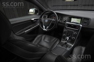 Melns Volvo V60 2015 Jelgava, ar dzinēja tilpumu 2.40 L un nobraukumu 255 tūkst. km par 9500 €, foto 11 vietnē AUTOMOTO.COM.LV