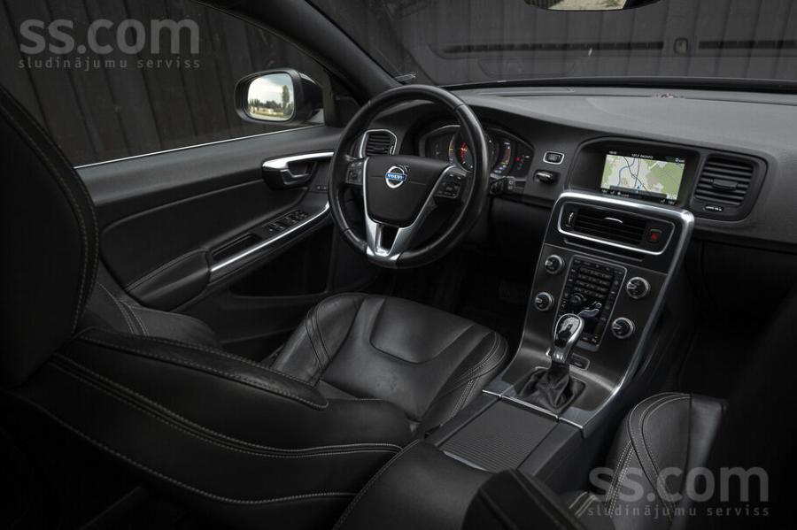 Melns Volvo V60 2015 Jelgava, ar dzinēja tilpumu 2.40 L un nobraukumu 255 tūkst. km par 9500 €, foto 11 vietnē AUTOMOTO.COM.LV