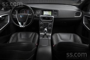Melns Volvo V60 2015 Jelgava, ar dzinēja tilpumu 2.40 L un nobraukumu 255 tūkst. km par 9500 €, foto 12 vietnē AUTOMOTO.COM.LV