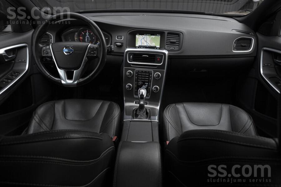 Melns Volvo V60 2015 Jelgava, ar dzinēja tilpumu 2.40 L un nobraukumu 255 tūkst. km par 9500 €, foto 12 vietnē AUTOMOTO.COM.LV