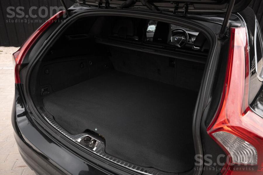Melns Volvo V60 2015 Jelgava, ar dzinēja tilpumu 2.40 L un nobraukumu 255 tūkst. km par 9500 €, foto 13 vietnē AUTOMOTO.COM.LV