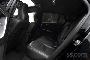 Melns Volvo V60 2015 Jelgava, ar dzinēja tilpumu 2.40 L un nobraukumu 255 tūkst. km par 9500 €, foto 14 vietnē AUTOMOTO.COM.LV