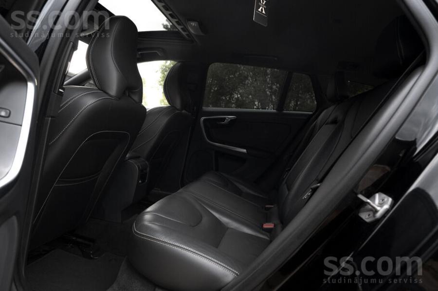 Melns Volvo V60 2015 Jelgava, ar dzinēja tilpumu 2.40 L un nobraukumu 255 tūkst. km par 9500 €, foto 14 vietnē AUTOMOTO.COM.LV