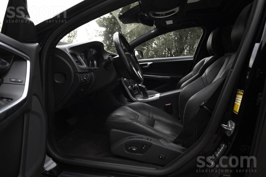 Melns Volvo V60 2015 Jelgava, ar dzinēja tilpumu 2.40 L un nobraukumu 255 tūkst. km par 9500 €, foto 15 vietnē AUTOMOTO.COM.LV