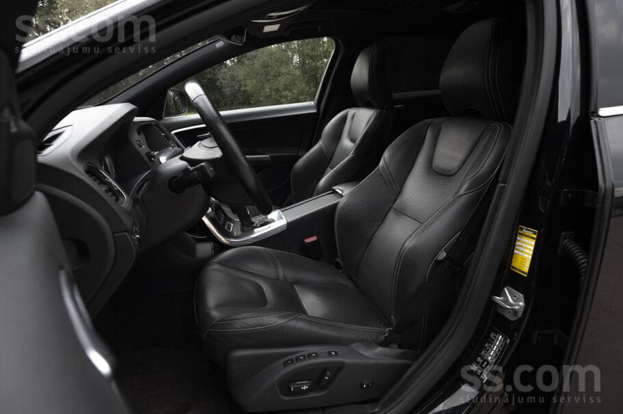 Melns Volvo V60 2015 Jelgava, ar dzinēja tilpumu 2.40 L un nobraukumu 255 tūkst. km par 9500 €, foto 16 vietnē AUTOMOTO.COM.LV