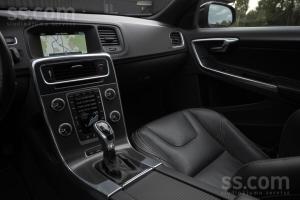 Melns Volvo V60 2015 Jelgava, ar dzinēja tilpumu 2.40 L un nobraukumu 255 tūkst. km par 9500 €, foto 18 vietnē AUTOMOTO.COM.LV