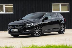 Black Volvo V60 2015 in Jelgava, with an engine capacity of 2.40 L and mileage of 255 thousand km for 9500 €, photo  on AUTOMOTO.COM.LV