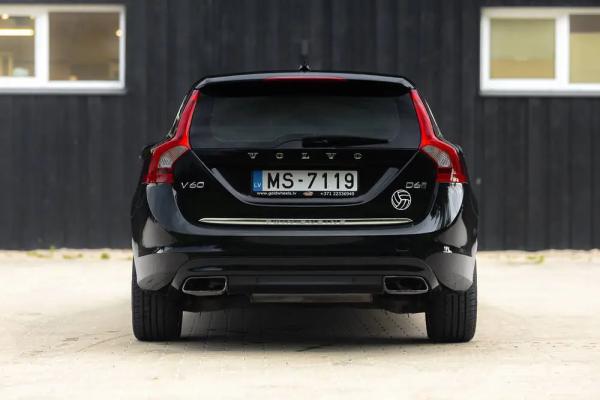 Black Volvo V60 2015 in Jelgava, with an engine capacity of 2.40 L and mileage of 255 thousand km for 9500 €, photo 5 on AUTOMOTO.COM.LV
