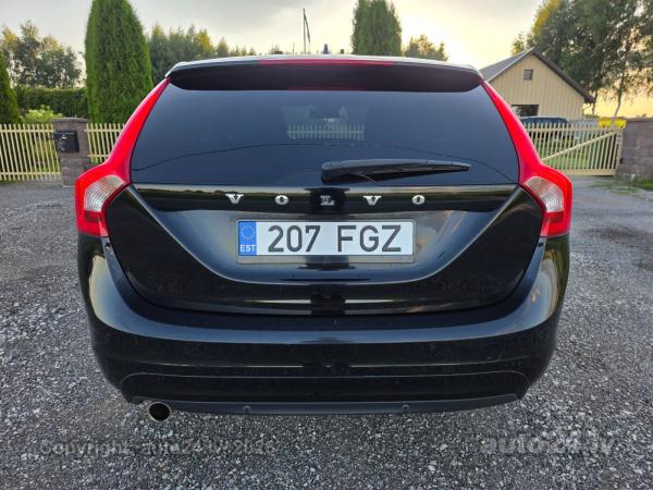 Black Volvo V60 2015 in Paide, with an engine capacity of 2.00 L and mileage of 150 thousand km for 8990 €, photo 6 on AUTOMOTO.COM.LV