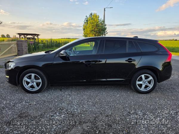 Black Volvo V60 2015 in Paide, with an engine capacity of 2.00 L and mileage of 150 thousand km for 8990 €, photo 8 on AUTOMOTO.COM.LV