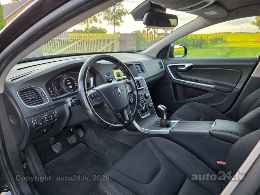 Черный Вольво B60 2015 в Пайде, объемом двигателя 2.00 л и пробегом 150 тыс. км за 8990 €, фото 10 на AUTOMOTO.COM.LV