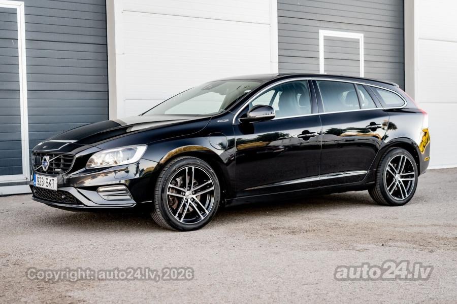 Melns Volvo V60 2015 Tallina, ar dzinēja tilpumu 2.40 L un nobraukumu 224 tūkst. km par 10650 €, foto 1 vietnē AUTOMOTO.COM.LV