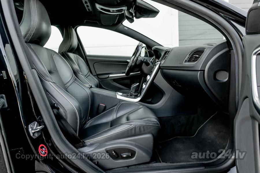 Melns Volvo V60 2015 Tallina, ar dzinēja tilpumu 2.40 L un nobraukumu 224 tūkst. km par 10650 €, foto 9 vietnē AUTOMOTO.COM.LV