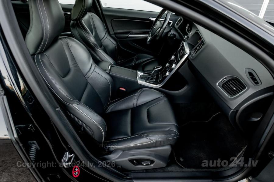 Melns Volvo V60 2015 Tallina, ar dzinēja tilpumu 2.40 L un nobraukumu 224 tūkst. km par 10650 €, foto 10 vietnē AUTOMOTO.COM.LV
