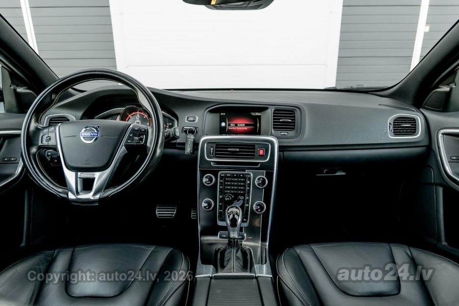 Melns Volvo V60 2015 Tallina, ar dzinēja tilpumu 2.40 L un nobraukumu 224 tūkst. km par 10650 €, foto 12 vietnē AUTOMOTO.COM.LV