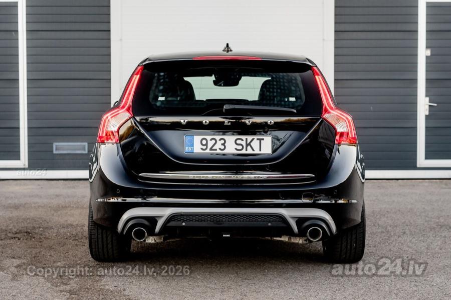 Melns Volvo V60 2015 Tallina, ar dzinēja tilpumu 2.40 L un nobraukumu 224 tūkst. km par 10650 €, foto 16 vietnē AUTOMOTO.COM.LV