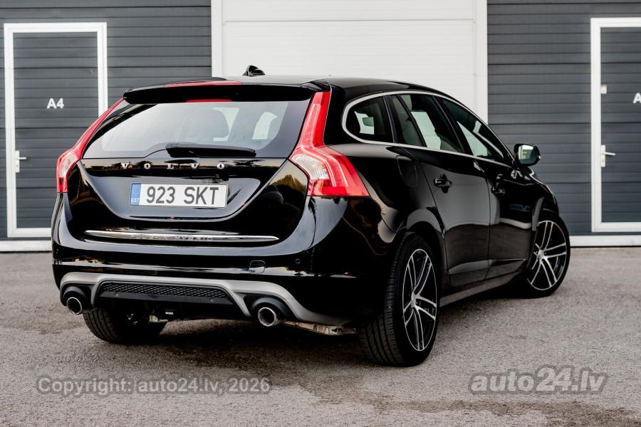 Melns Volvo V60 2015 Tallina, ar dzinēja tilpumu 2.40 L un nobraukumu 224 tūkst. km par 10650 €, foto 17 vietnē AUTOMOTO.COM.LV