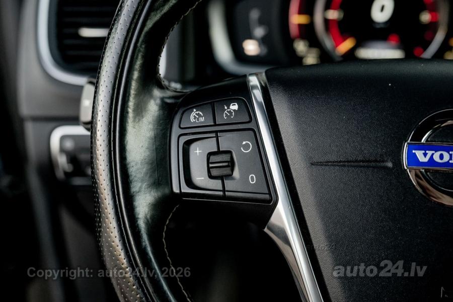 Melns Volvo V60 2015 Tallina, ar dzinēja tilpumu 2.40 L un nobraukumu 224 tūkst. km par 10650 €, foto 19 vietnē AUTOMOTO.COM.LV