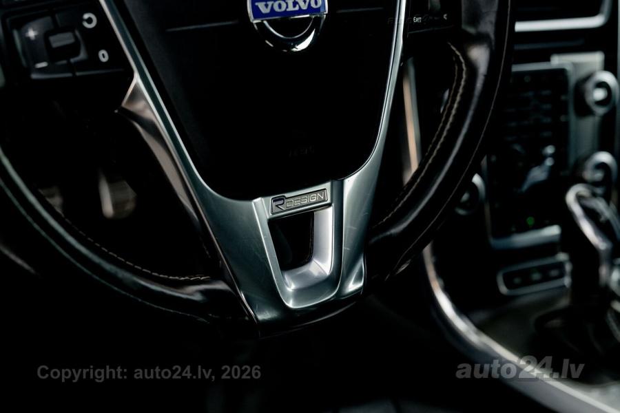 Melns Volvo V60 2015 Tallina, ar dzinēja tilpumu 2.40 L un nobraukumu 224 tūkst. km par 10650 €, foto 28 vietnē AUTOMOTO.COM.LV