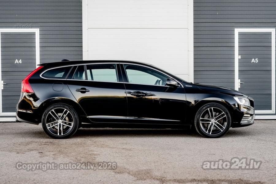 Melns Volvo V60 2015 Tallina, ar dzinēja tilpumu 2.40 L un nobraukumu 224 tūkst. km par 10650 €, foto 29 vietnē AUTOMOTO.COM.LV