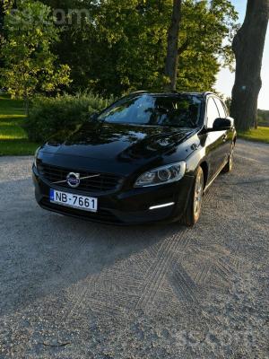 Melns Volvo V60 2015 Cēsis, ar dzinēja tilpumu 2.00 L un nobraukumu 340 tūkst. km par 7500 €, foto 3 vietnē AUTOMOTO.COM.LV