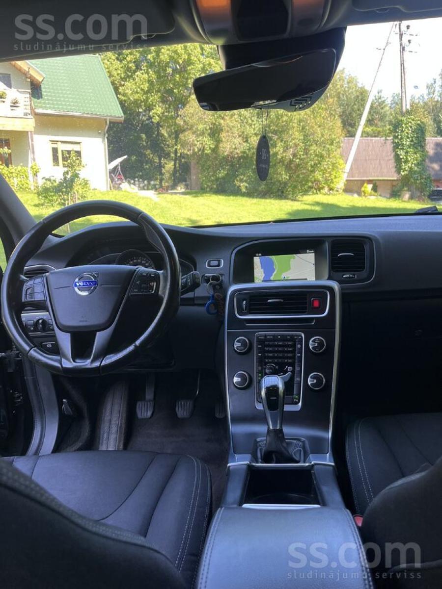 Melns Volvo V60 2015 Cēsis, ar dzinēja tilpumu 2.00 L un nobraukumu 340 tūkst. km par 7500 €, foto 6 vietnē AUTOMOTO.COM.LV