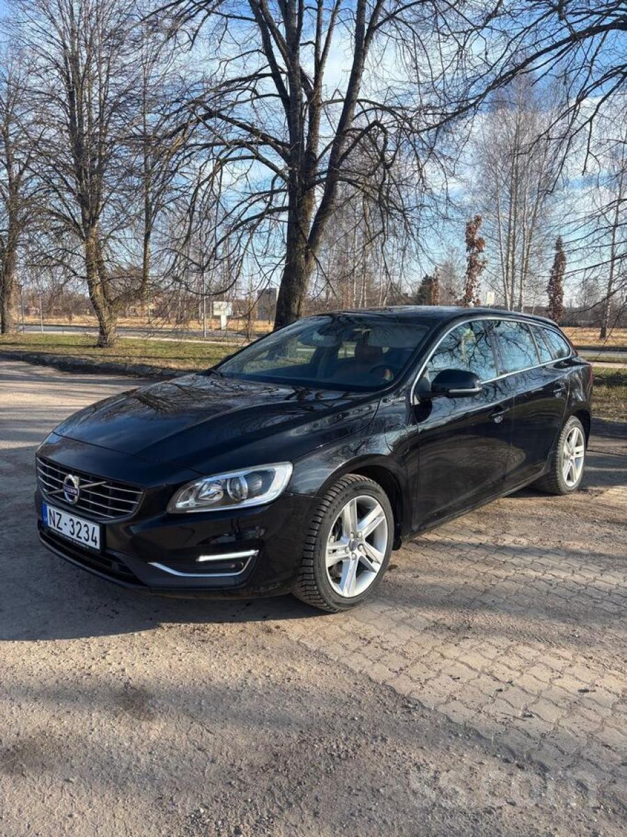 Черный Вольво B60 2015 в Кулдига, объемом двигателя 2.40 л и пробегом 327 тыс. км за 10100 €, фото 1 на AUTOMOTO.COM.LV