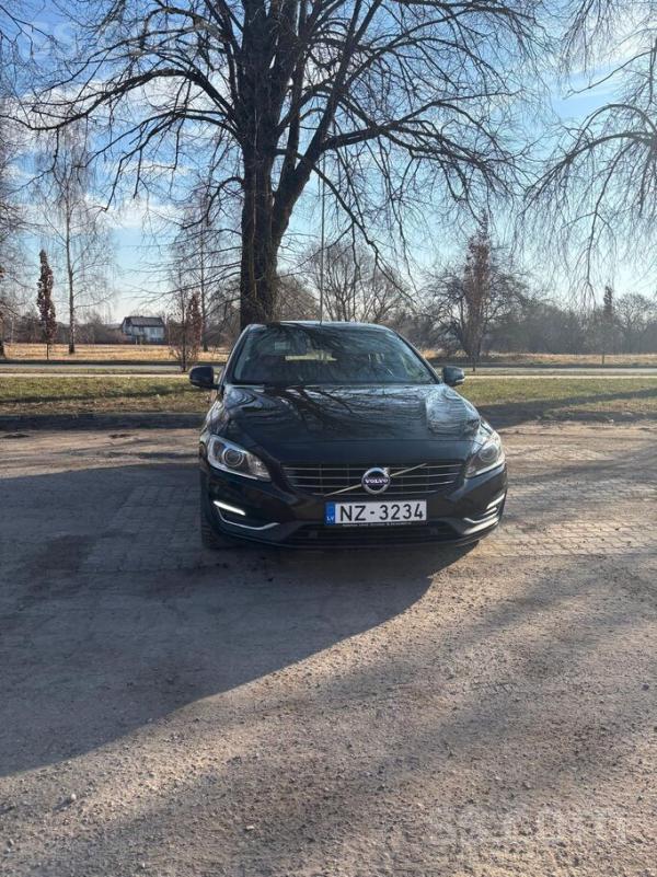 Black Volvo V60 2015 in Kuldiga, with an engine capacity of 2.40 L and mileage of 327 thousand km for 10100 €, photo 2 on AUTOMOTO.COM.LV