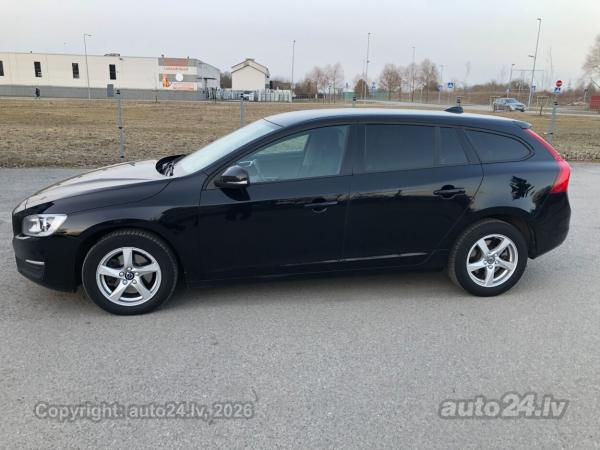 Black Volvo V60 2015 in Rakvere, with an engine capacity of 2.00 L and mileage of 189 thousand km for 8990 €, photo 3 on AUTOMOTO.COM.LV