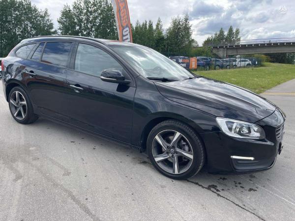 Black Volvo V60 2015 in Kaunas, with an engine capacity of 1.97 L and mileage of 269 thousand km for 6450 €, photo 2 on AUTOMOTO.COM.LV