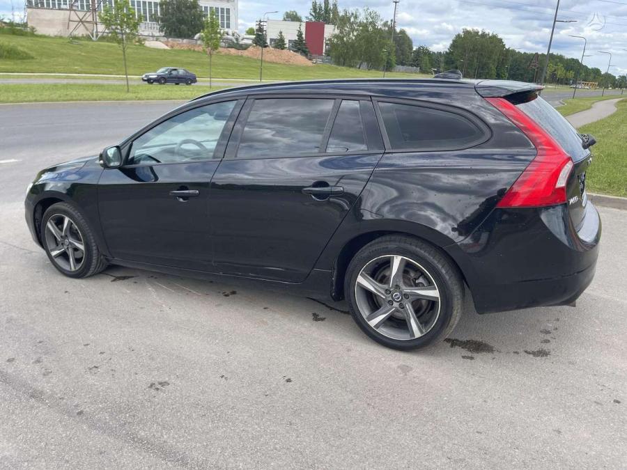 Melns Volvo V60 2015 Kauņa, ar dzinēja tilpumu 1.97 L un nobraukumu 269 tūkst. km par 6450 €, foto 10 vietnē AUTOMOTO.COM.LV
