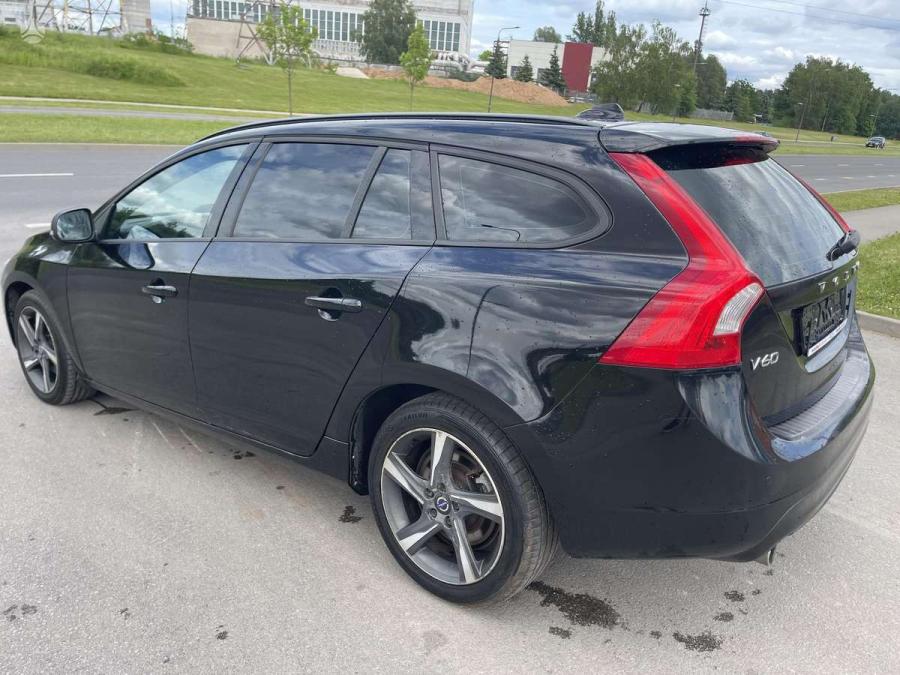 Melns Volvo V60 2015 Kauņa, ar dzinēja tilpumu 1.97 L un nobraukumu 269 tūkst. km par 6450 €, foto 11 vietnē AUTOMOTO.COM.LV