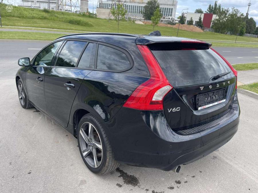 Melns Volvo V60 2015 Kauņa, ar dzinēja tilpumu 1.97 L un nobraukumu 269 tūkst. km par 6450 €, foto 12 vietnē AUTOMOTO.COM.LV