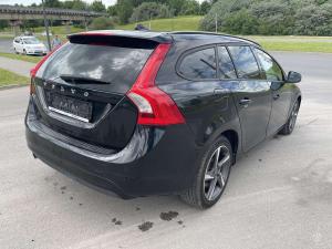 Melns Volvo V60 2015 Kauņa, ar dzinēja tilpumu 1.97 L un nobraukumu 269 tūkst. km par 6450 €, foto 14 vietnē AUTOMOTO.COM.LV