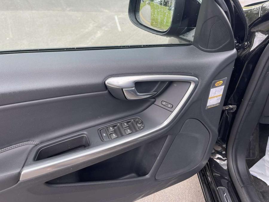 Melns Volvo V60 2015 Kauņa, ar dzinēja tilpumu 1.97 L un nobraukumu 269 tūkst. km par 6450 €, foto 18 vietnē AUTOMOTO.COM.LV