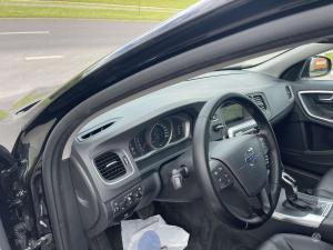 Melns Volvo V60 2015 Kauņa, ar dzinēja tilpumu 1.97 L un nobraukumu 269 tūkst. km par 6450 €, foto 19 vietnē AUTOMOTO.COM.LV