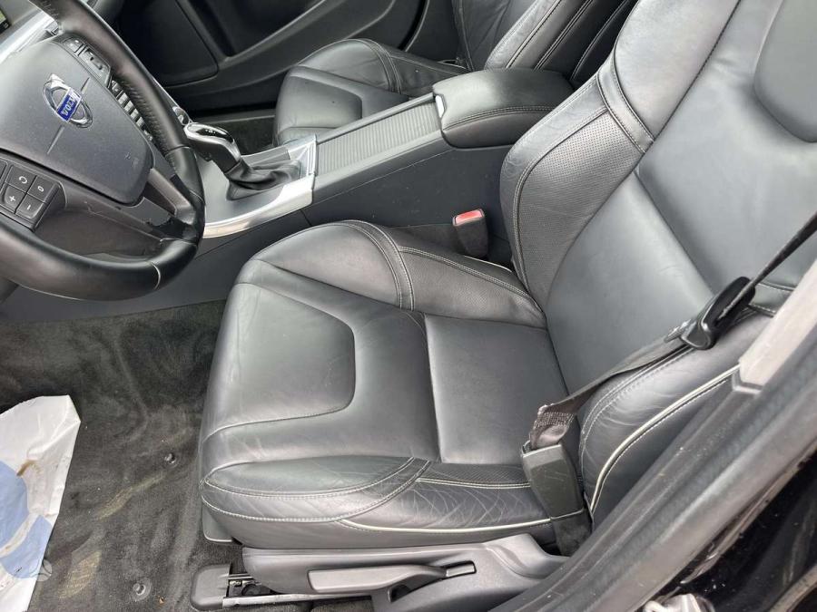 Melns Volvo V60 2015 Kauņa, ar dzinēja tilpumu 1.97 L un nobraukumu 269 tūkst. km par 6450 €, foto 26 vietnē AUTOMOTO.COM.LV