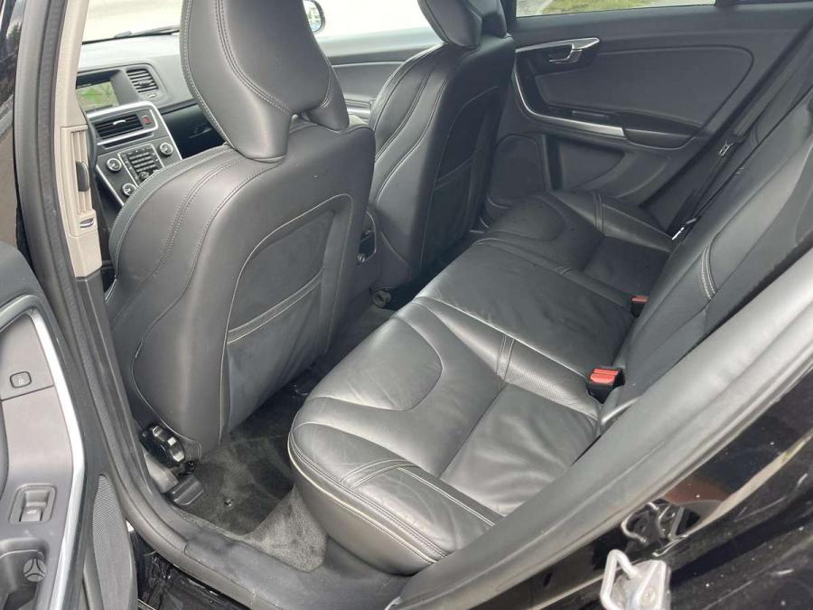Melns Volvo V60 2015 Kauņa, ar dzinēja tilpumu 1.97 L un nobraukumu 269 tūkst. km par 6450 €, foto 27 vietnē AUTOMOTO.COM.LV
