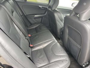 Melns Volvo V60 2015 Kauņa, ar dzinēja tilpumu 1.97 L un nobraukumu 269 tūkst. km par 6450 €, foto 29 vietnē AUTOMOTO.COM.LV