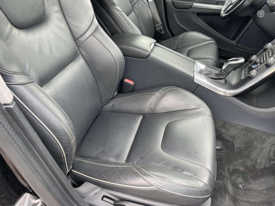 Melns Volvo V60 2015 Kauņa, ar dzinēja tilpumu 1.97 L un nobraukumu 269 tūkst. km par 6450 €, foto 30 vietnē AUTOMOTO.COM.LV