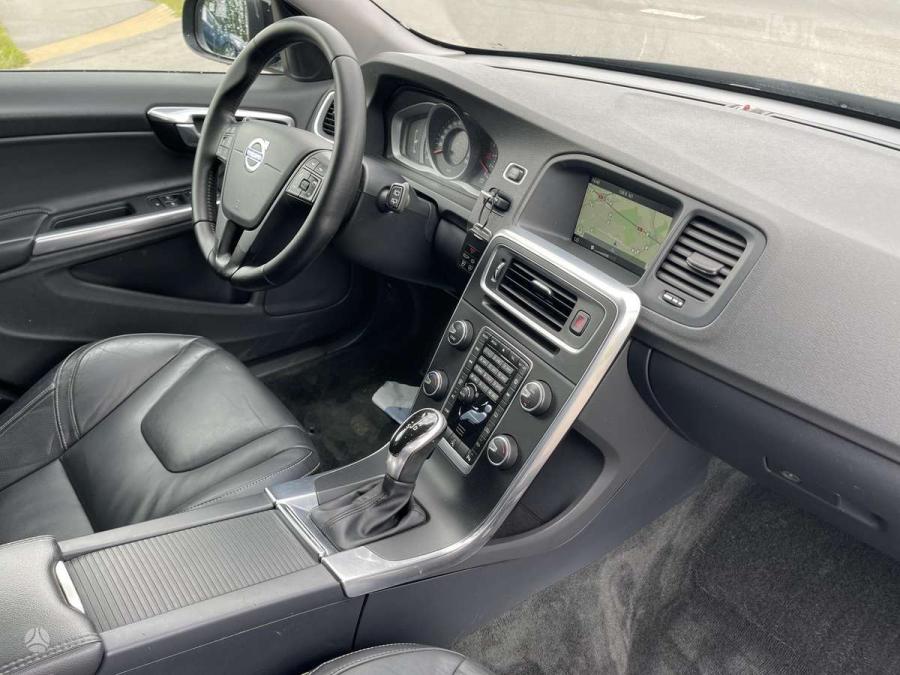 Melns Volvo V60 2015 Kauņa, ar dzinēja tilpumu 1.97 L un nobraukumu 269 tūkst. km par 6450 €, foto 32 vietnē AUTOMOTO.COM.LV