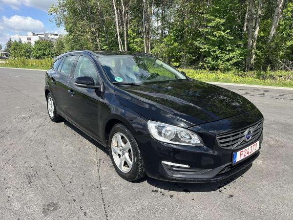 Black Volvo V60 2015 in Kaunas, with an engine capacity of 1.97 L and mileage of 257 thousand km for 5300 €, photo 3 on AUTOMOTO.COM.LV
