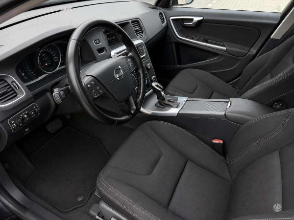 Melns Volvo V60 2015 Viļņa, ar dzinēja tilpumu 1.56 L un nobraukumu 286 tūkst. km par 4400 €, foto 8 vietnē AUTOMOTO.COM.LV