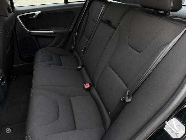 Melns Volvo V60 2015 Viļņa, ar dzinēja tilpumu 1.56 L un nobraukumu 286 tūkst. km par 4400 €, foto 9 vietnē AUTOMOTO.COM.LV