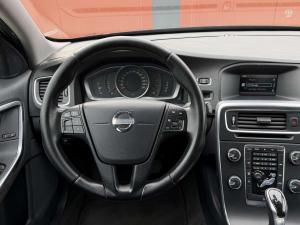 Black Volvo V60 2015 in Vilnius, with an engine capacity of 1.56 L and mileage of 286 thousand km for 4400 €, photo 15 on AUTOMOTO.COM.LV
