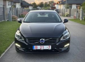 Melns Volvo V60 2015 Jelgava, ar dzinēja tilpumu 2.40 L un nobraukumu 242 tūkst. km par 8500 €, foto 4 vietnē AUTOMOTO.COM.LV