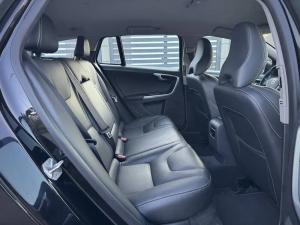 Melns Volvo V60 2015 Jelgava, ar dzinēja tilpumu 2.40 L un nobraukumu 242 tūkst. km par 8500 €, foto 12 vietnē AUTOMOTO.COM.LV