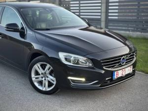 Melns Volvo V60 2015 Jelgava, ar dzinēja tilpumu 2.40 L un nobraukumu 242 tūkst. km par 8500 €, foto 8 vietnē AUTOMOTO.COM.LV
